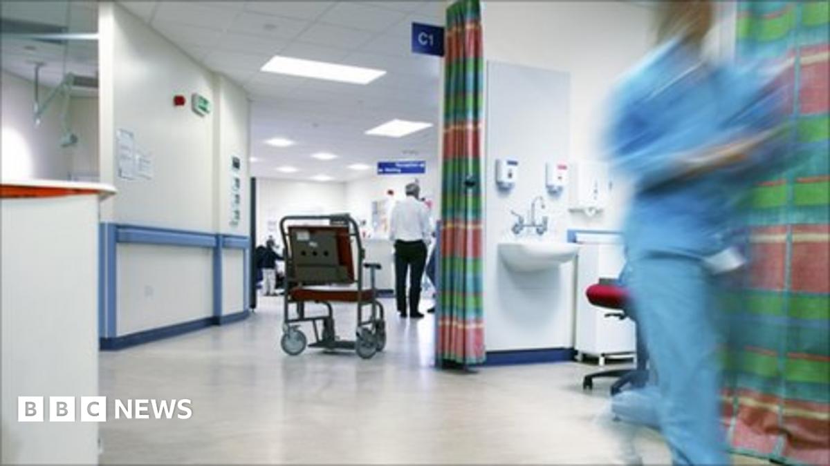 Hundreds of Scottish nursing and midwifery posts lost - BBC News