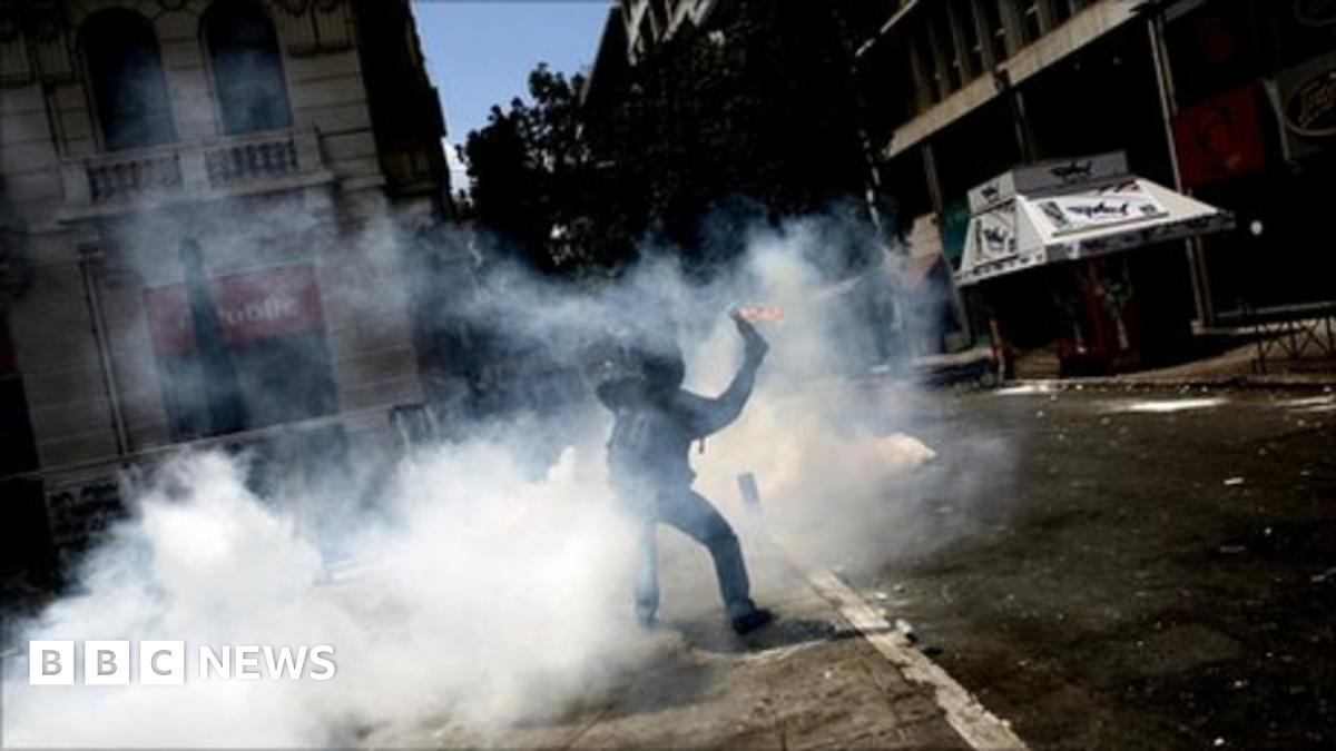 Greek violence echoes riots of 2008 - BBC News