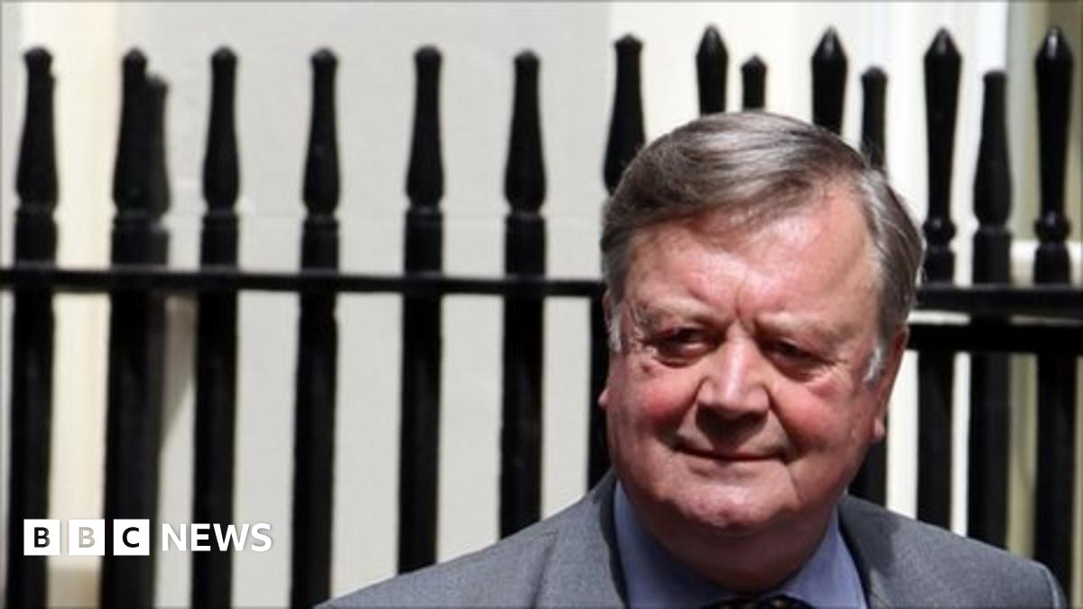 Kenneth Clarke backs judge over Milly Dowler murder trial - BBC News