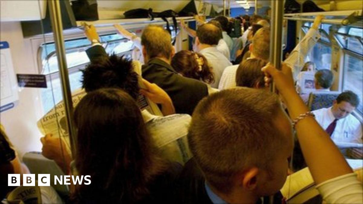 Rail passengers dissatisfied with train punctuality - BBC News