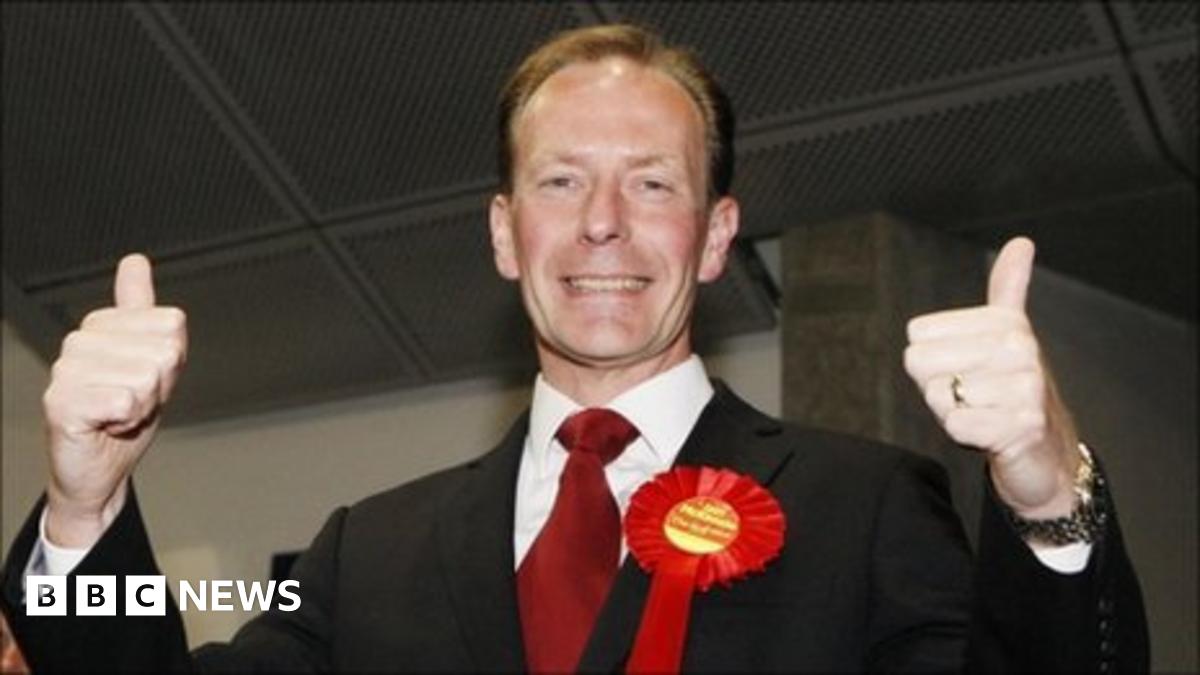 Labour wins Inverclyde by-election with lower majority - BBC News