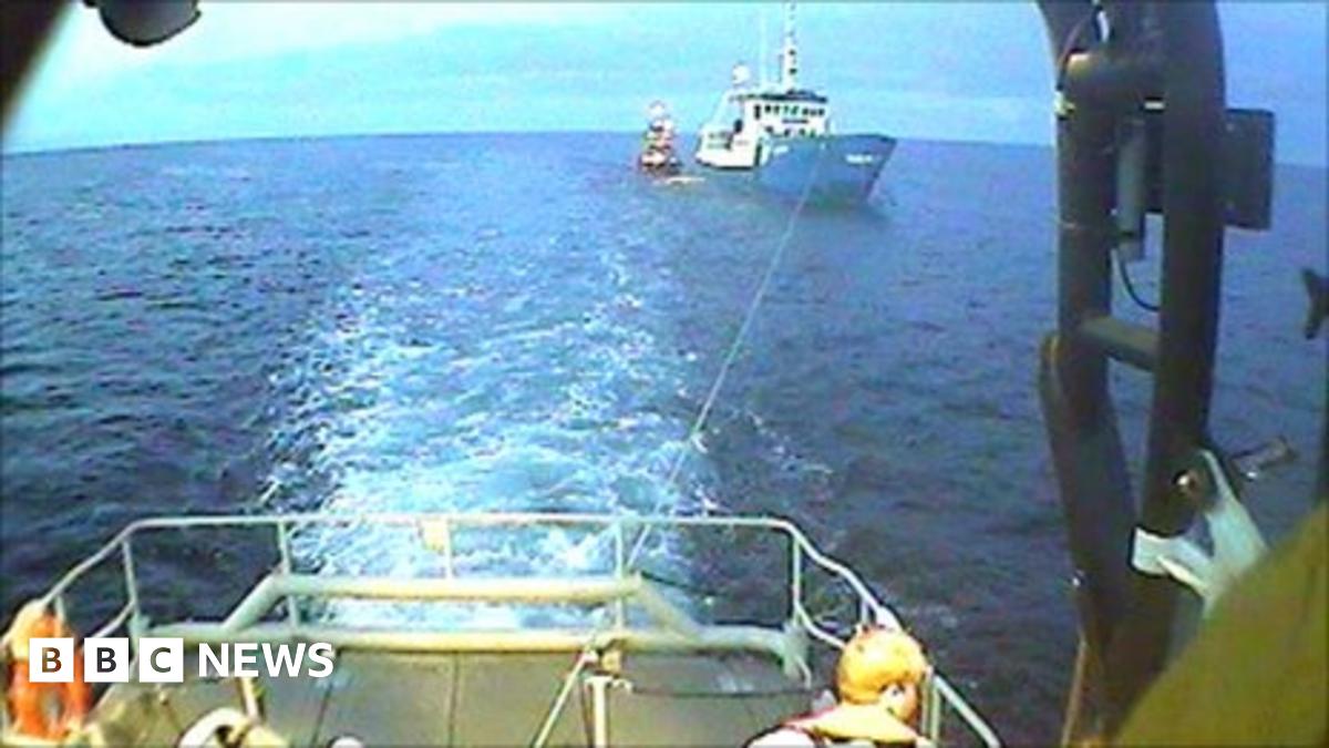 Fishermen rescued from boat fire off Fraserburgh - BBC News