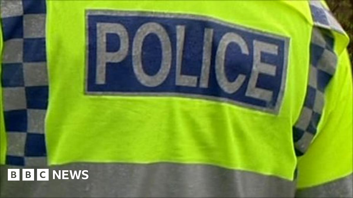 Mother complains over James Kamara death case - BBC News