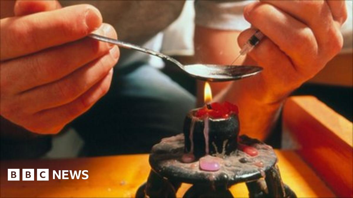Drug addicts in London get heroin prescribed by NHS - BBC News