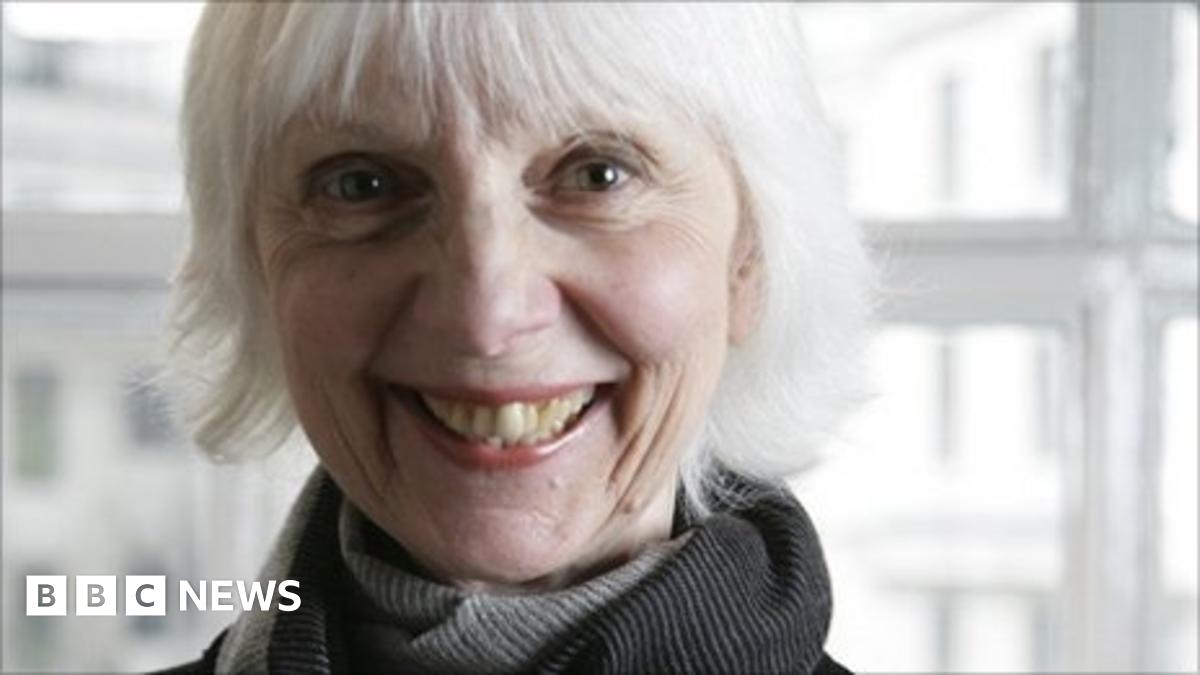 Actress Anna Massey dies at the age of 73 - BBC News