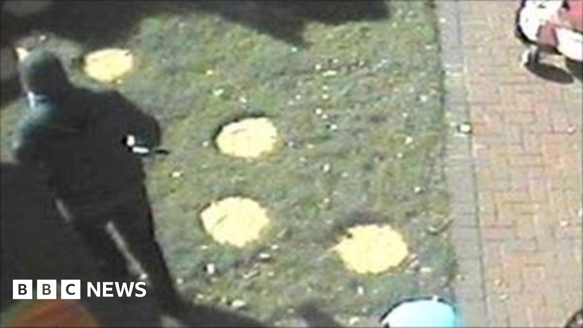 Appeal over Richard Deakin's bed shooting murder - BBC News