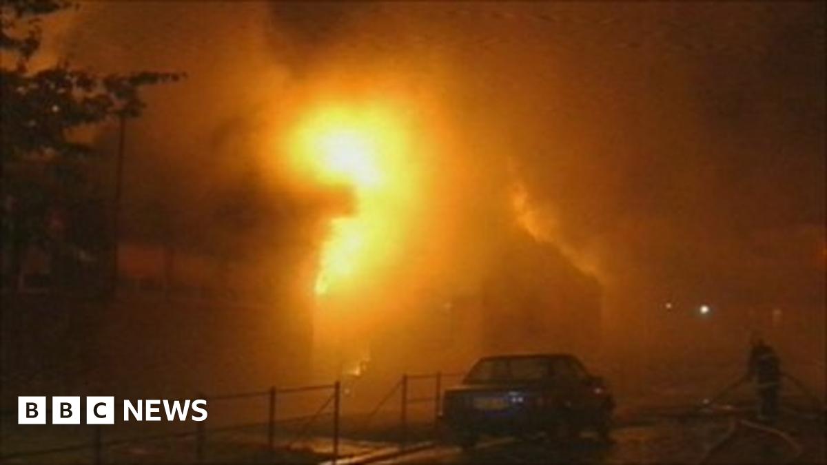 Victims of Bradford riot fire 'feel no bitterness' - BBC News