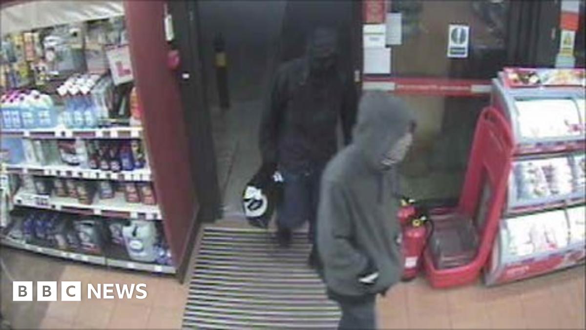 Hindhead petrol station robbed at gunpoint - BBC News