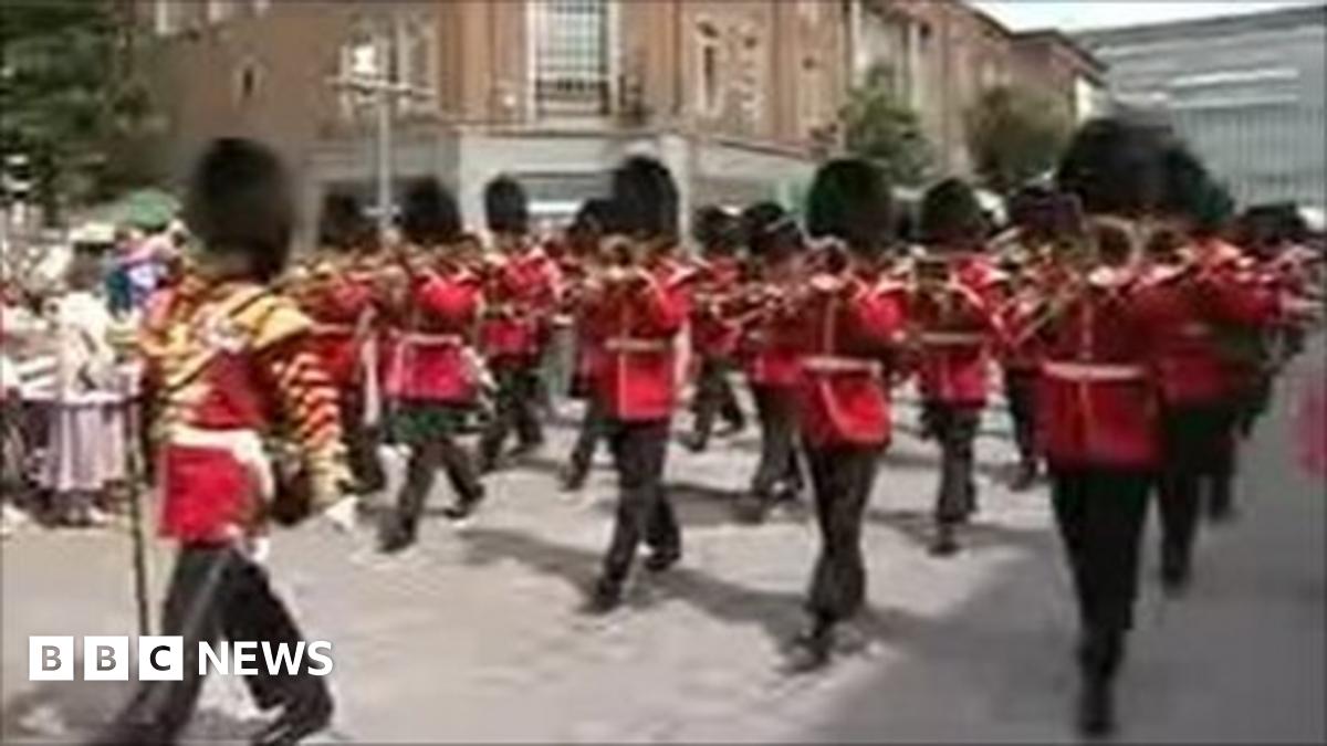 Coldstream Guards get freedom of Devon city, Exeter - BBC News