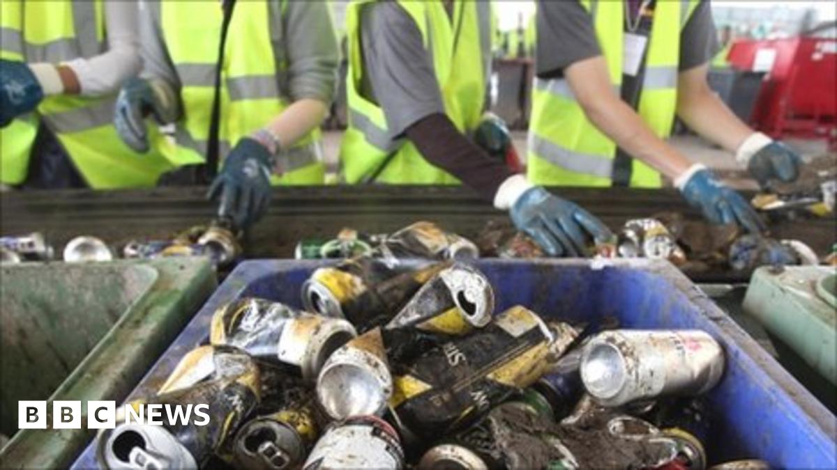 York waste collection times change - BBC News