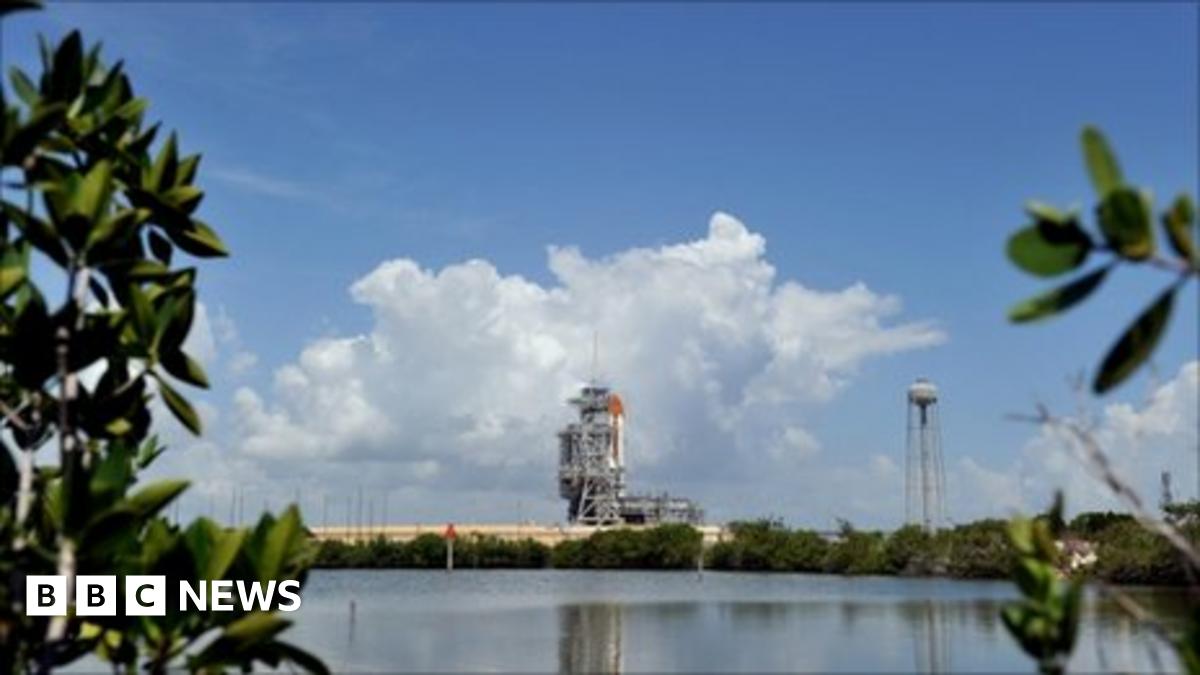 Weather looks worse for shuttle Atlantis - BBC News