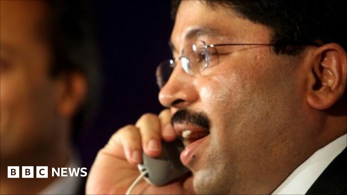 Indian minister Dayanidhi Maran 'quits over scandal' - BBC News