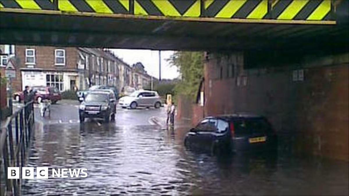York flood defence scheme given extra funds - BBC News
