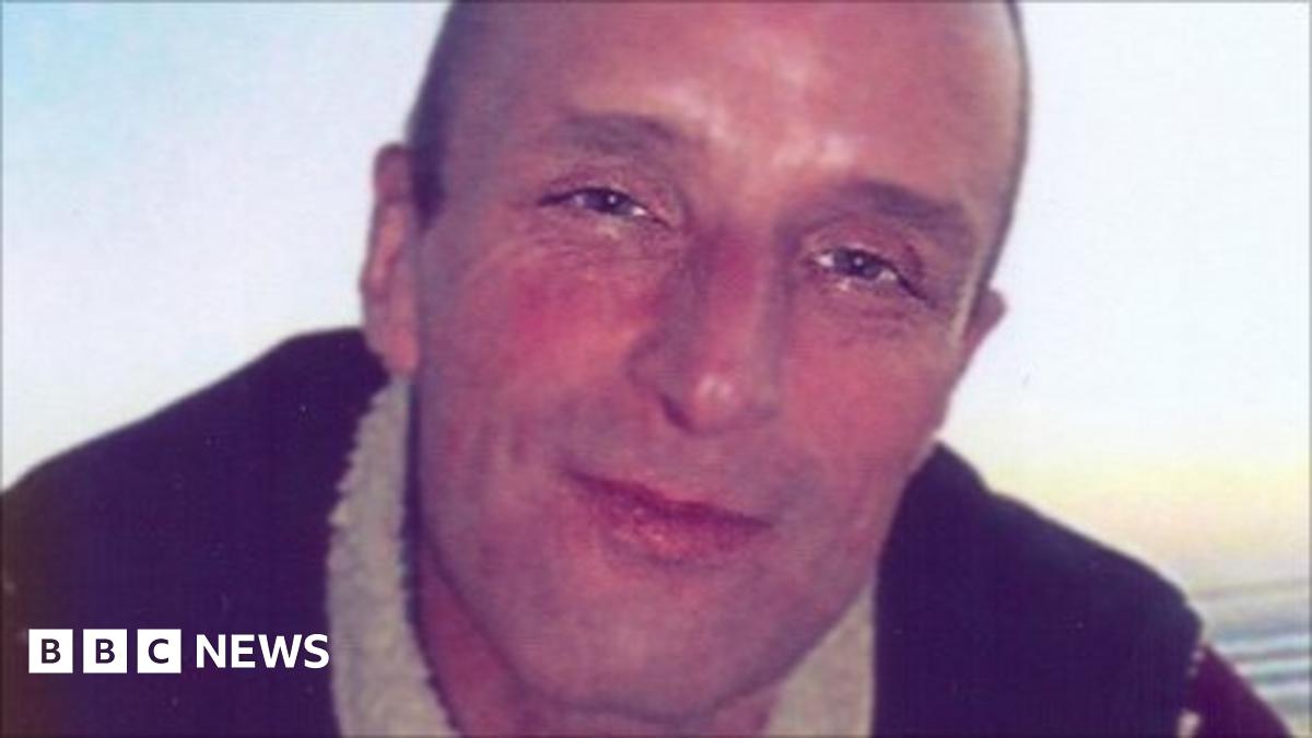 Martin Stansfield who died in crash was 'kindest' man - BBC News