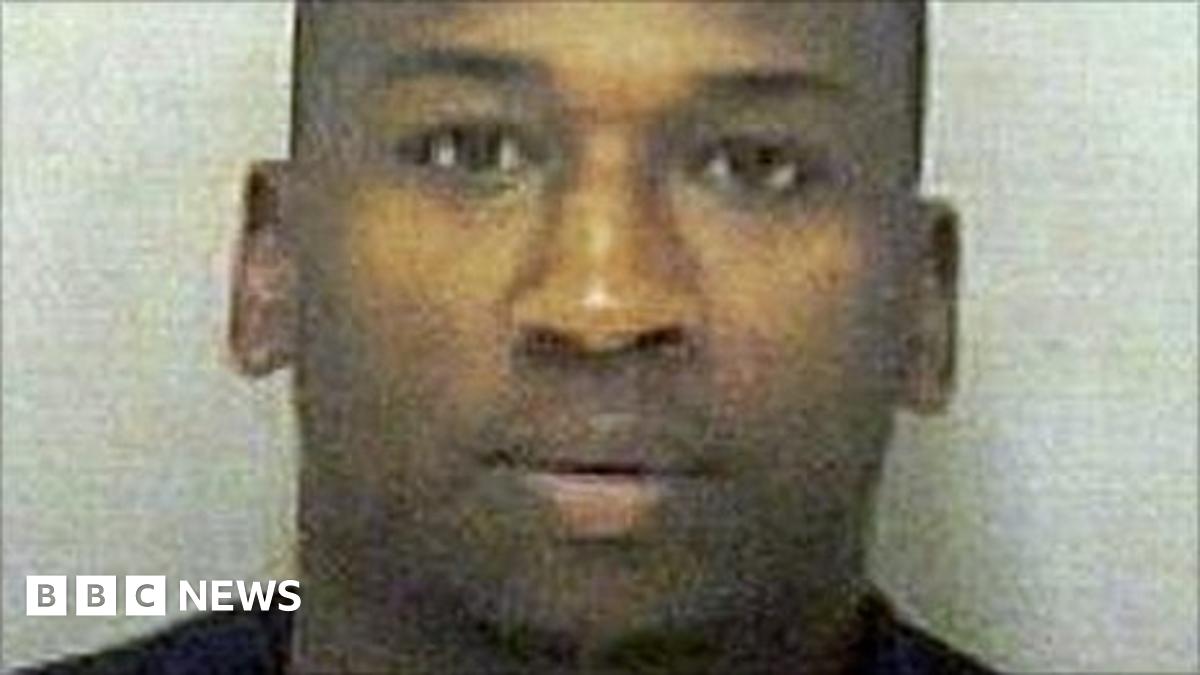 Michigan shootings suspect kills himself, say police - BBC News