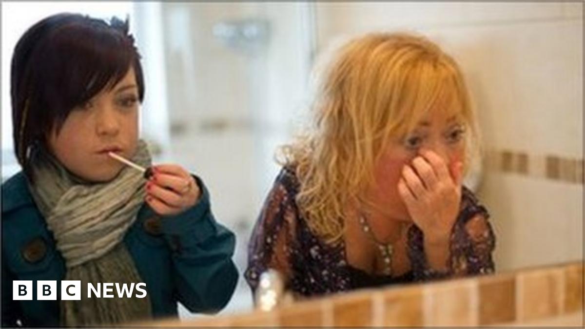 Life as a teenager growing up with dwarfism - BBC News