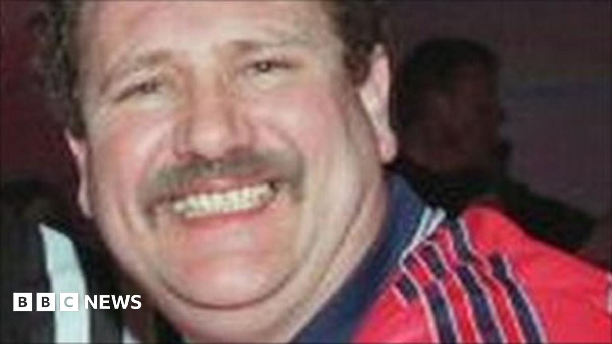 Brian Regan murder trial: Brookside actor admits lies - BBC News