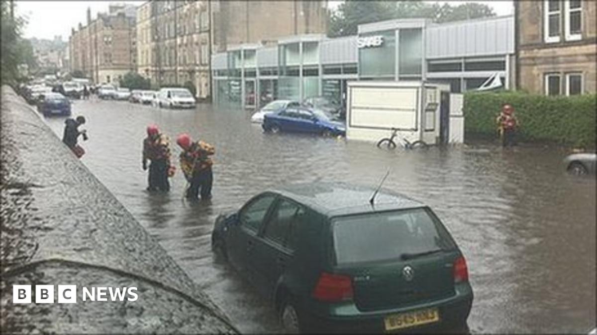 Homes and cars flooded in Edinburgh downpour - BBC News