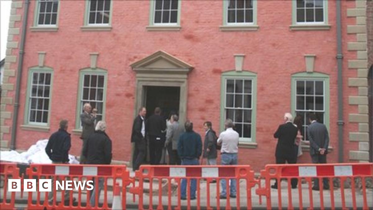 Denbigh's Georgian Mostyn House is restored - BBC News