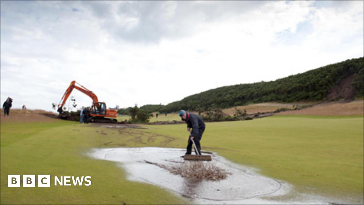 Bad weather suspends golf's Scottish Open - BBC News