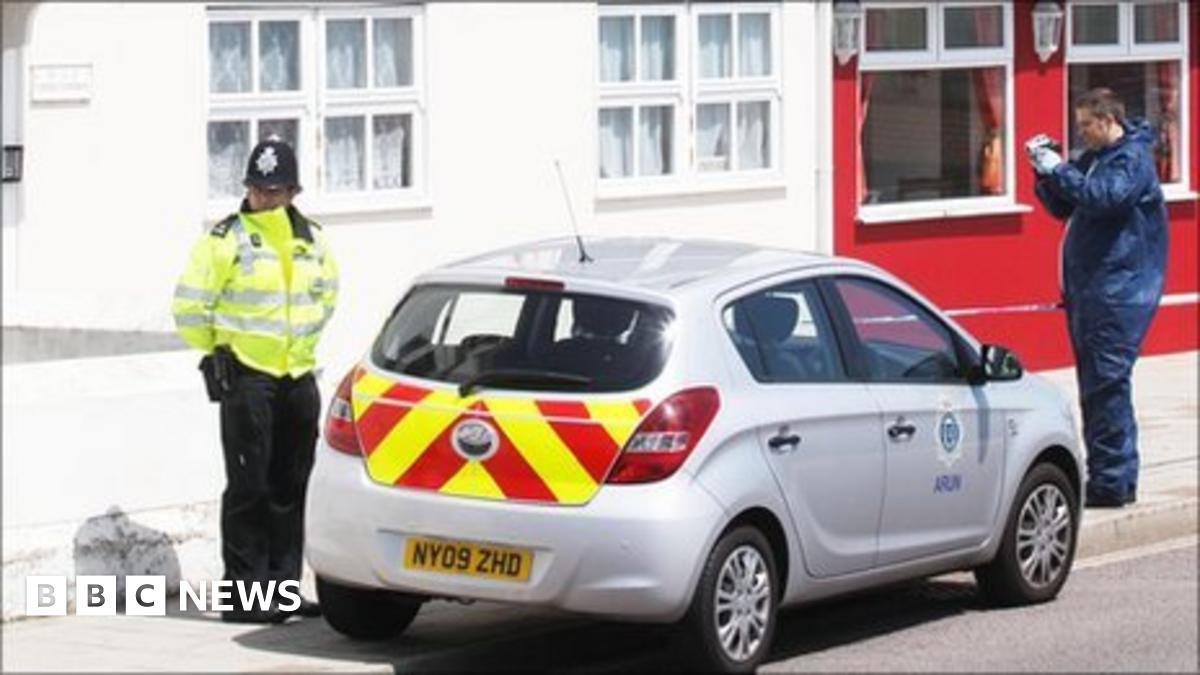 Bognor window fall man 'critical' in hospital - BBC News