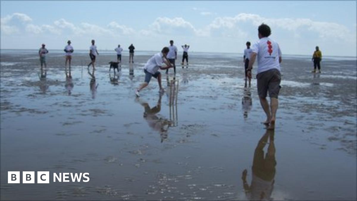 Buxey Sands cricket match played in North Sea - BBC News
