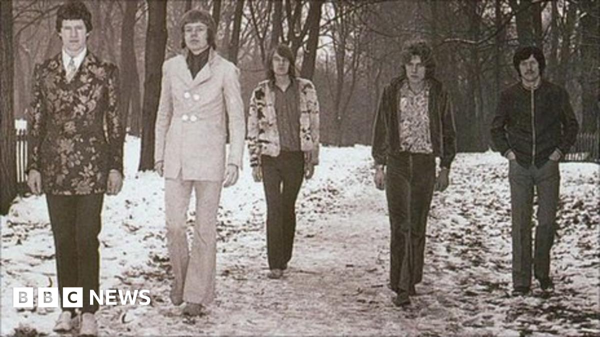 John Combe tribute concert to be held in Kidderminster - BBC News