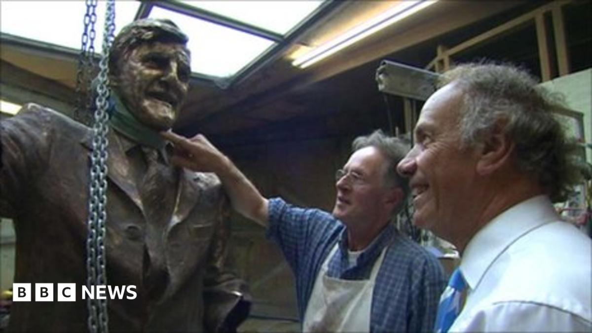 Jimmy Hill statue: Final touches for Coventry unveiling - BBC News
