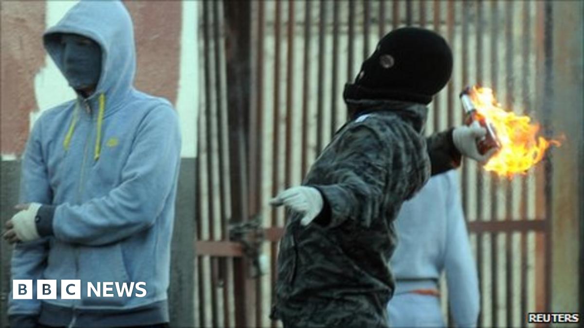 Northern Ireland riots: Police make 26 arrests - BBC News