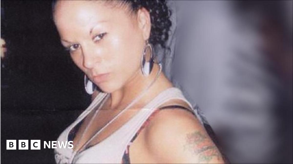 Swindon clubber sought after handbag attack - BBC News