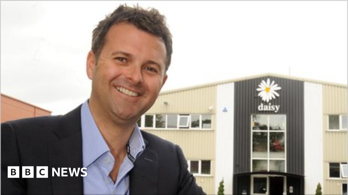 Nelson businessman Matthew Riley grills Apprentice finalists - BBC News