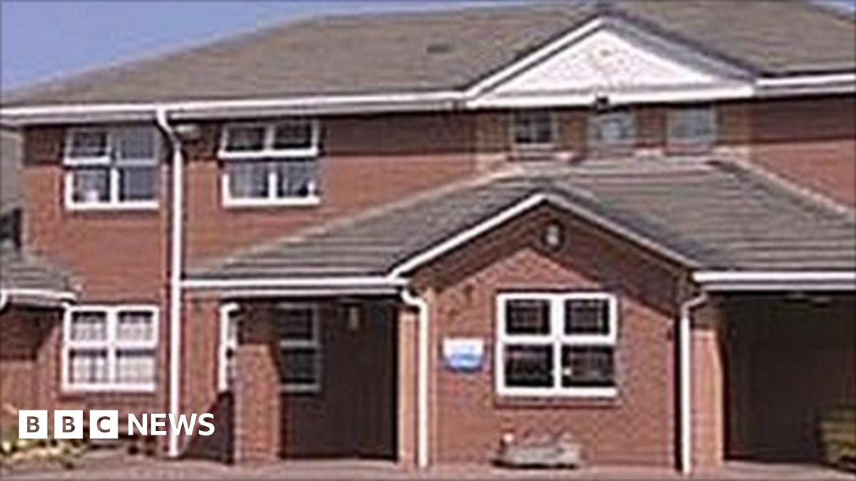 South Shields carer Daphne Joseph denies resident abuse - BBC News