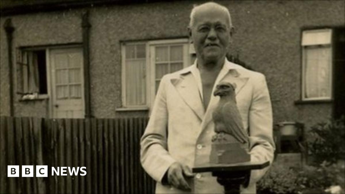 Liver Bird designer Carl Bartels' honour 'rights a wrong' - BBC News