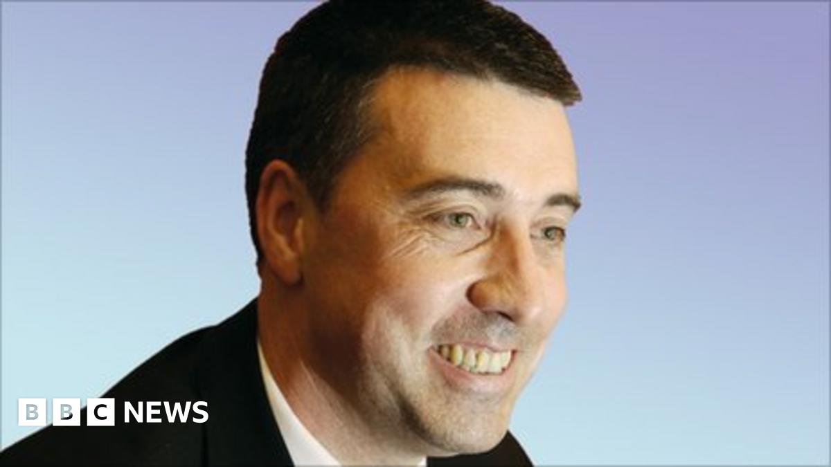 Nathan Bostock leaves RBS to join rivals Lloyds - BBC News