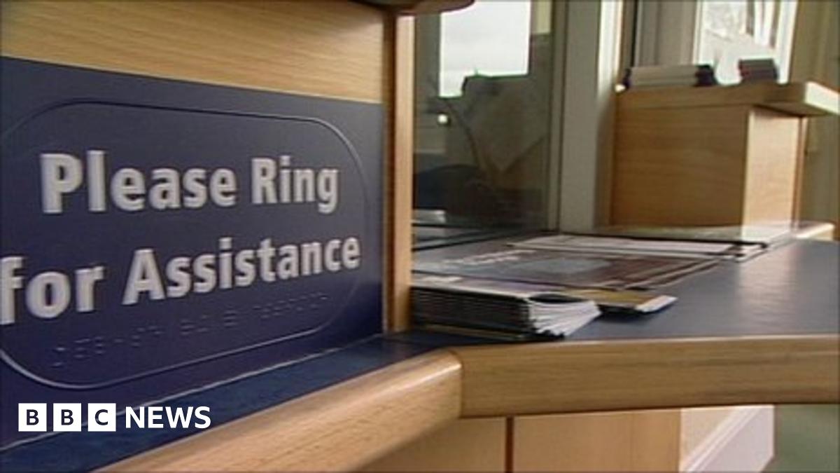 Nottinghamshire Police inquiry desks could close - BBC News