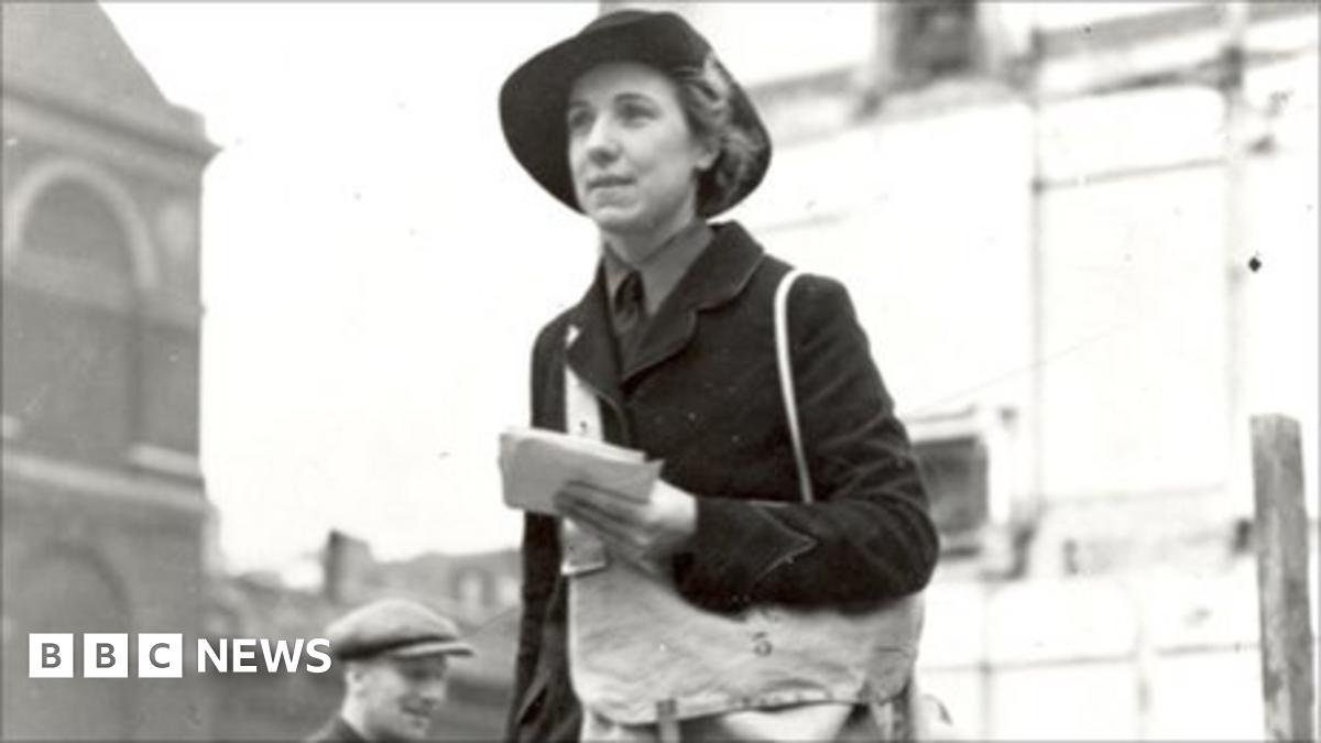 Archive reveals women's vital role in the Post Office - BBC News