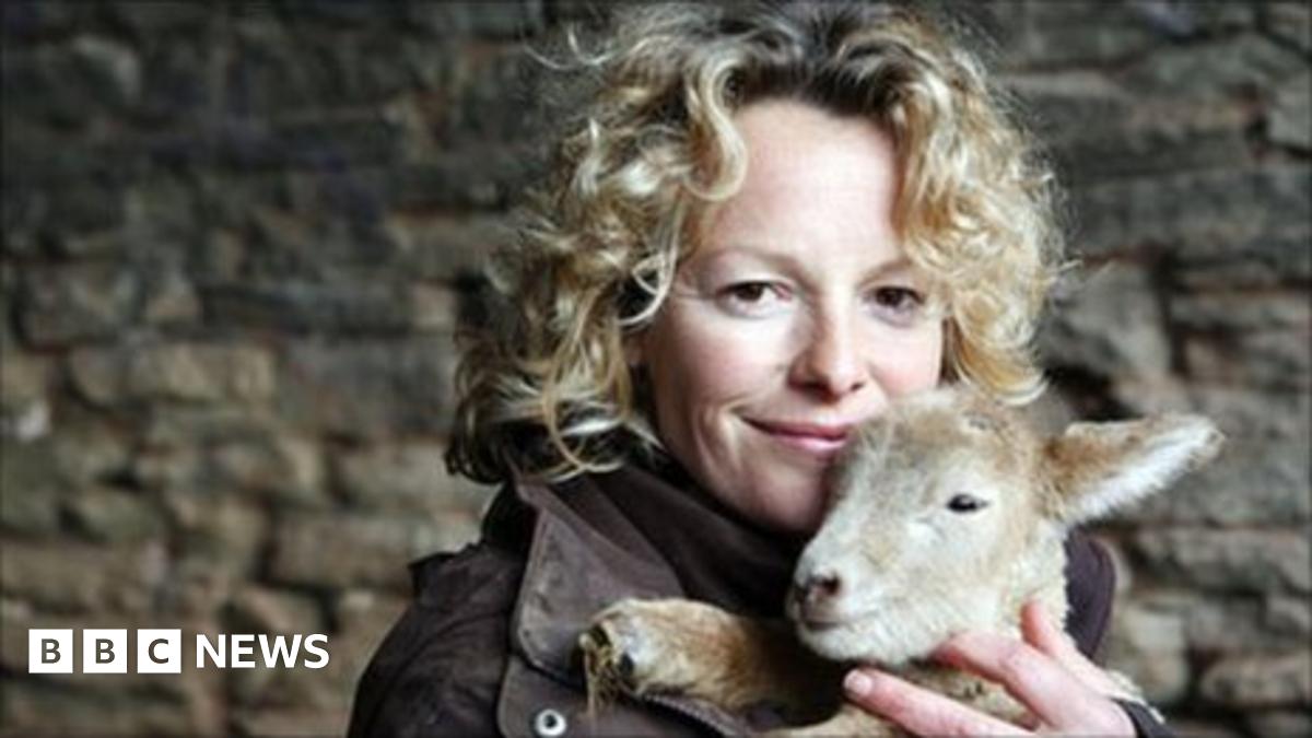 Kate Humble's rural skills centre backed - BBC News