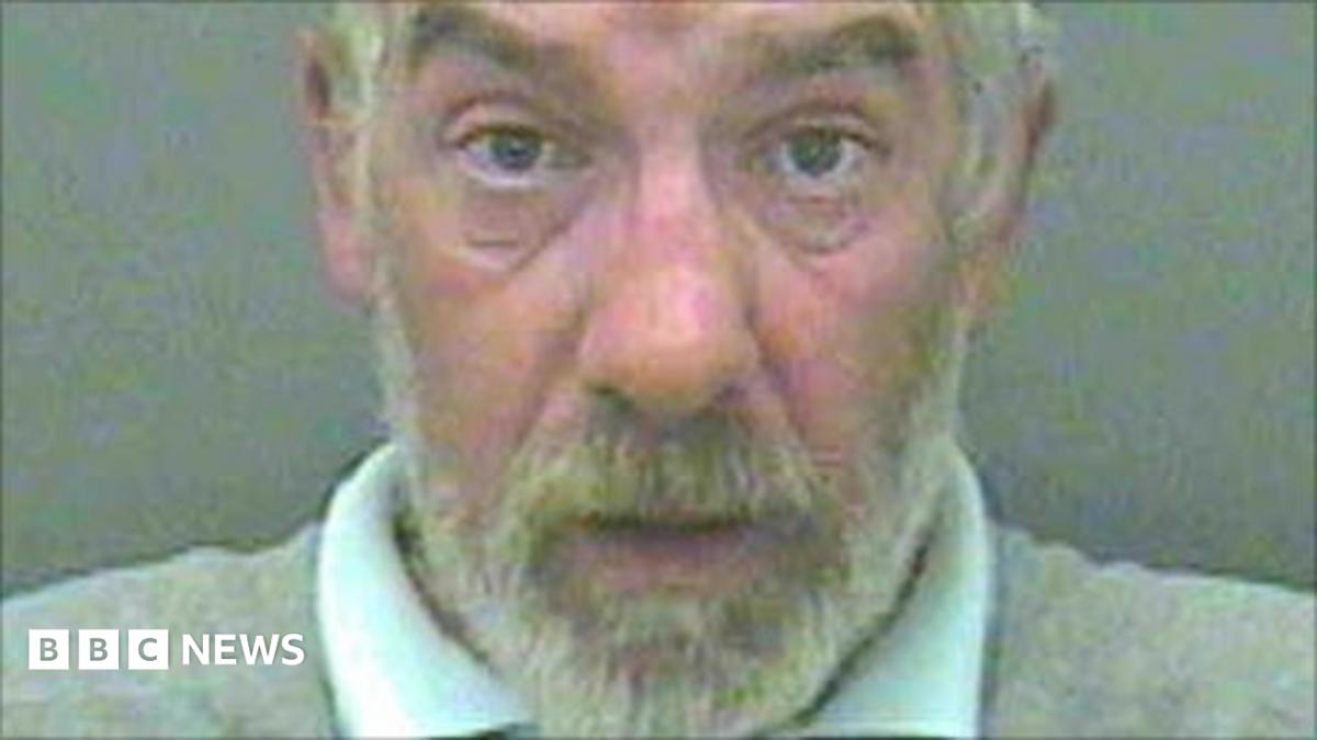 Russell Hartley jailed for Accrington pub arson attack - BBC News