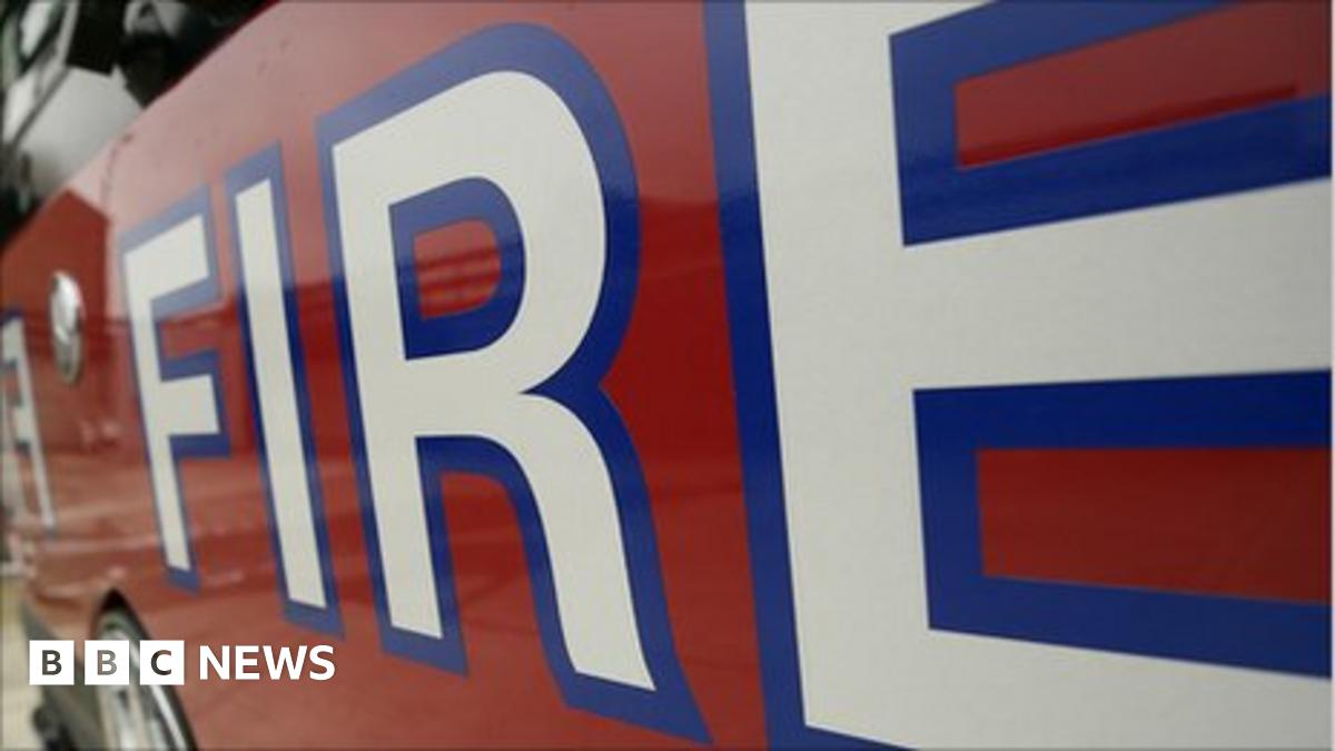 Man impaled on railings in Retford - BBC News