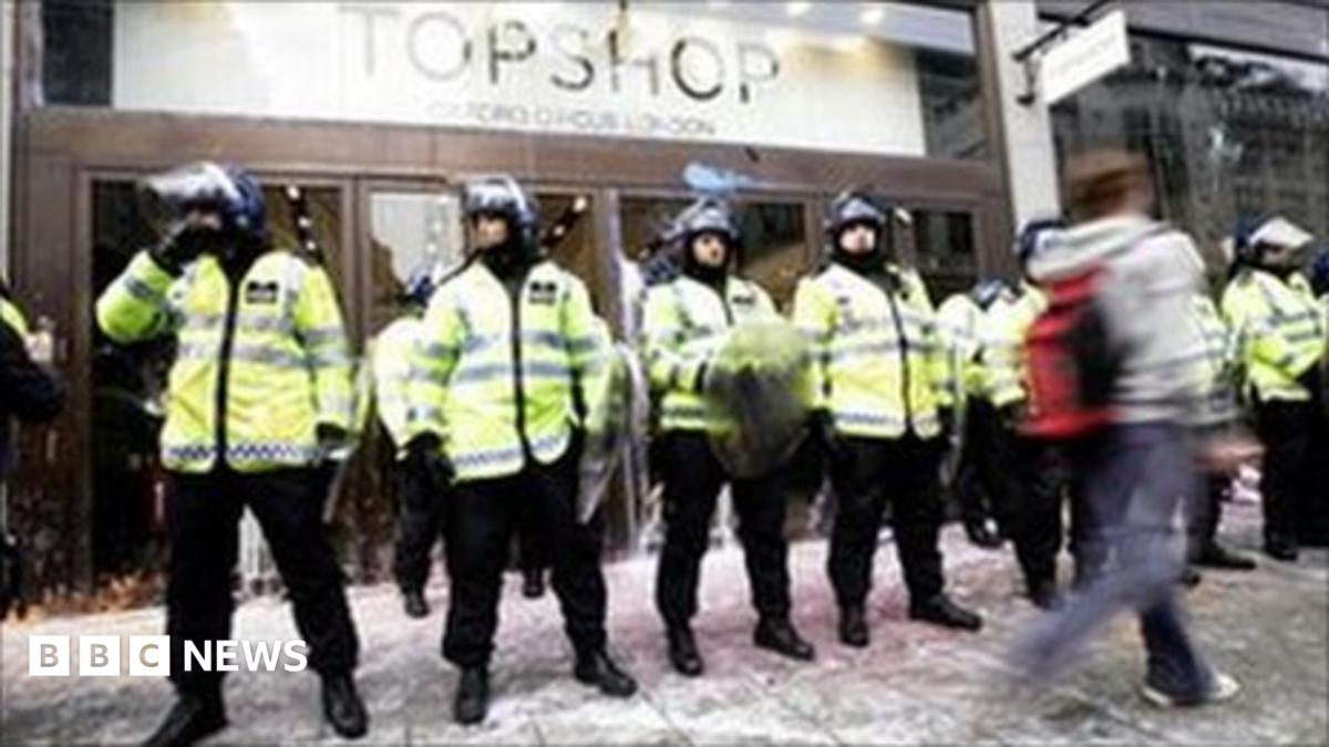Metropolitan Police spent £7.5m on student protests - BBC News