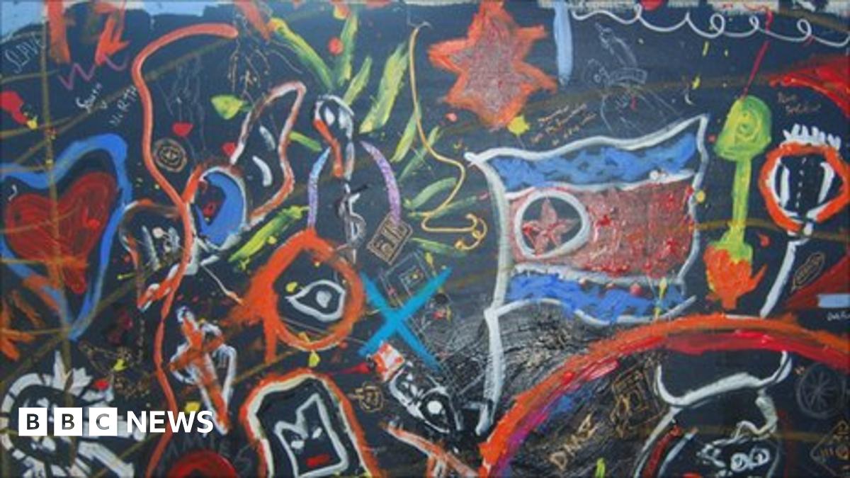 Royal Welsh soldier Barry John's art inspired by war - BBC News