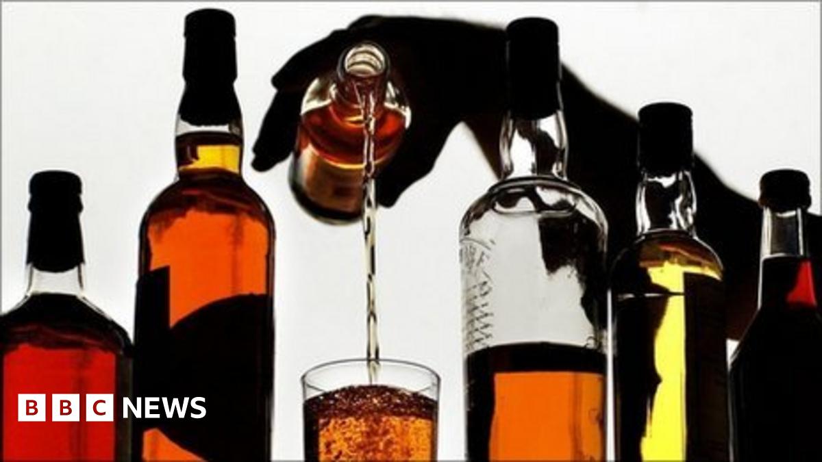Strathclyde University has test for fake Scotch whisky - BBC News
