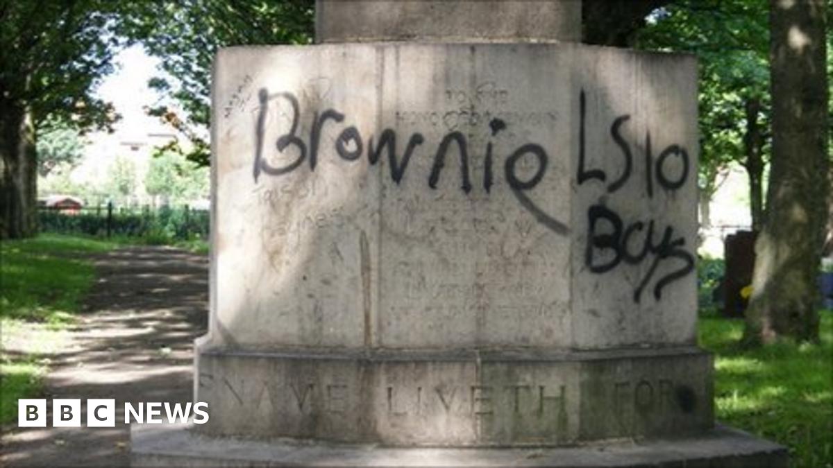 Vandalised Hunslet Cemetery to be improved - BBC News