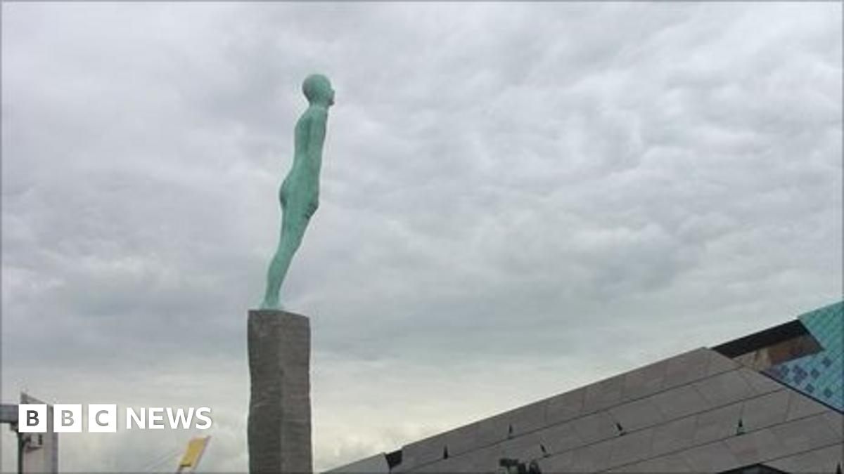 Replica Icelandic statue to be erected in Hull - BBC News