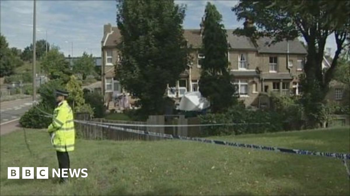 Jeanette Goodwin murder trial: Husband quizzed over death - BBC News