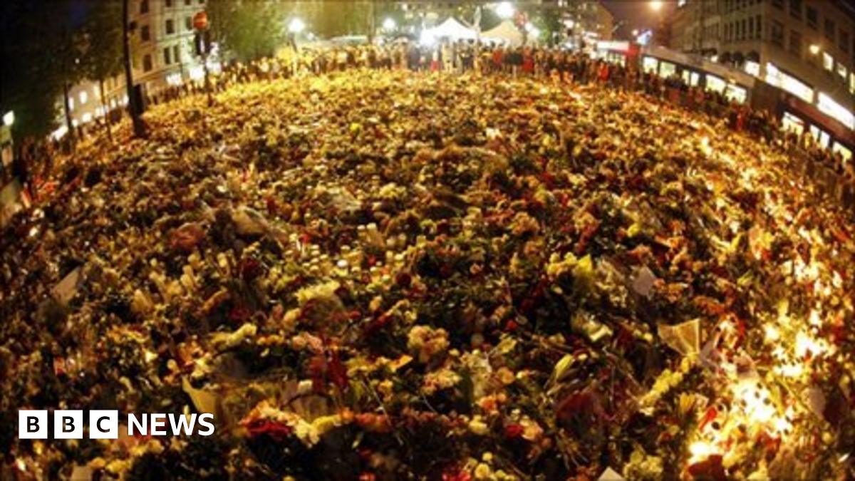 Norway attacks: Mass rallies remember Breivik victims - BBC News
