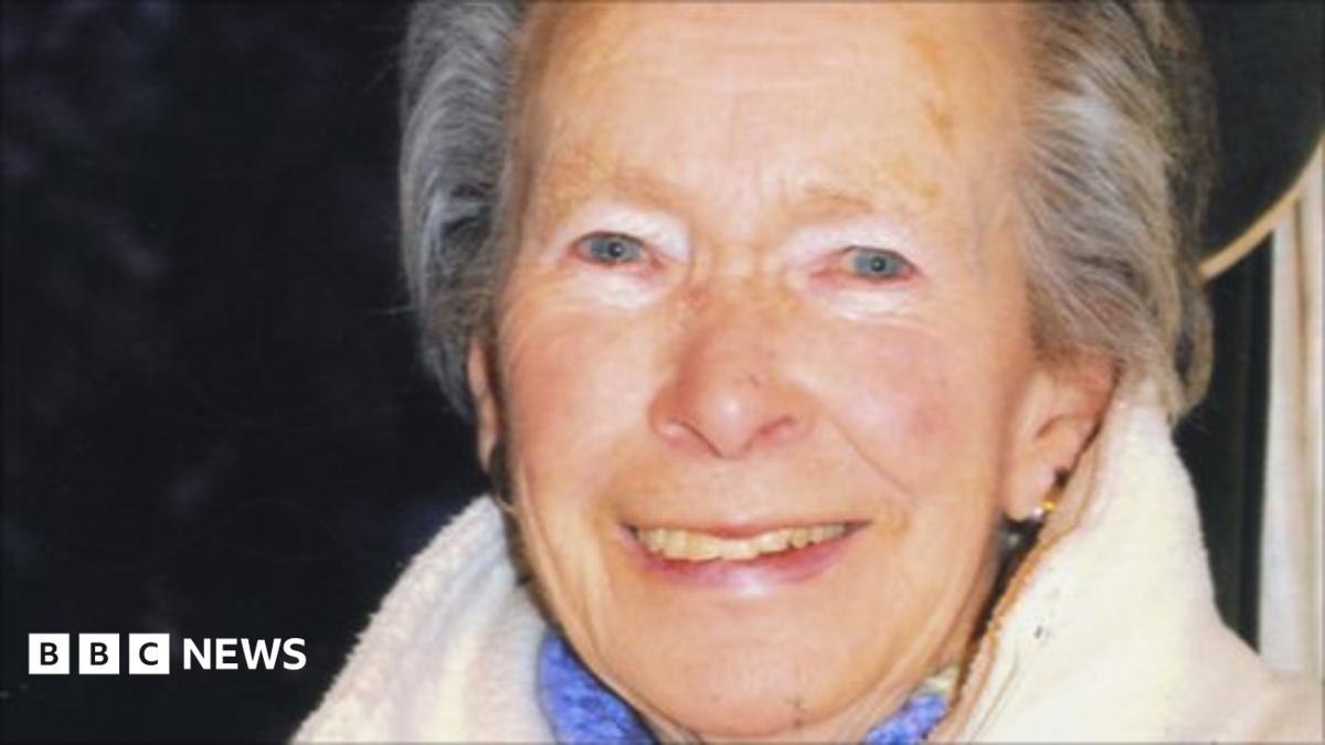 Tribute to Sale crash victim Nora Higgins - BBC News