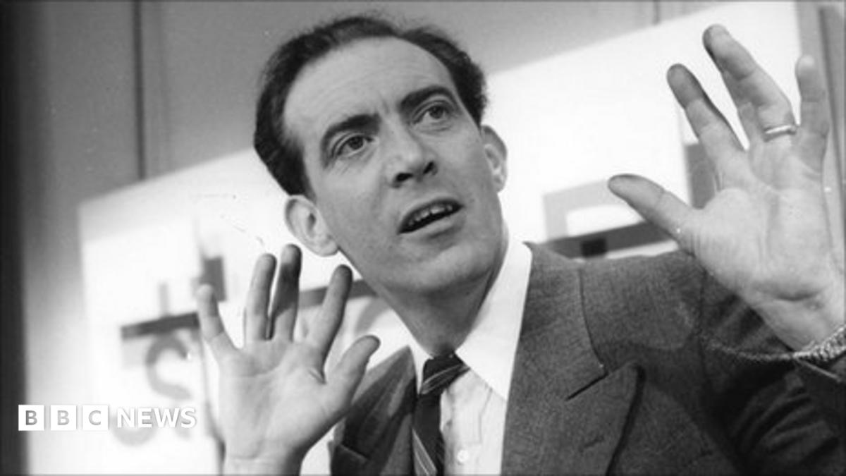 Bafta Cymru-winning actor Stewart Jones dies, aged 83 - BBC News