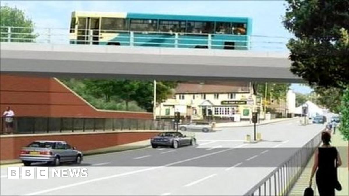 Guided busway construction forces road closures in Luton - BBC News