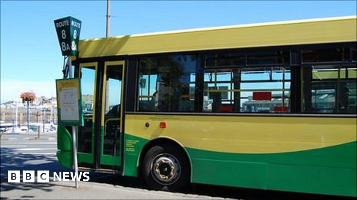 Guernsey bus service 'unworkable' research finds - BBC News